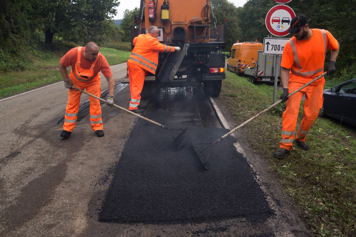 Straßenreparaturen in Eigenregie - THIS – Tiefbau Hochbau Ingenieurbau Strassenbau