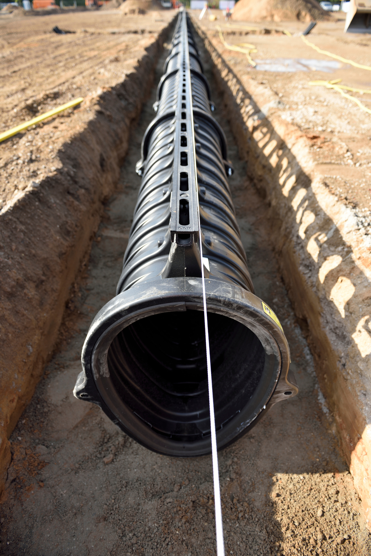 Schwerlastflächen-Entwässerung mit ACO Qmax - THIS – Tiefbau Hochbau ...