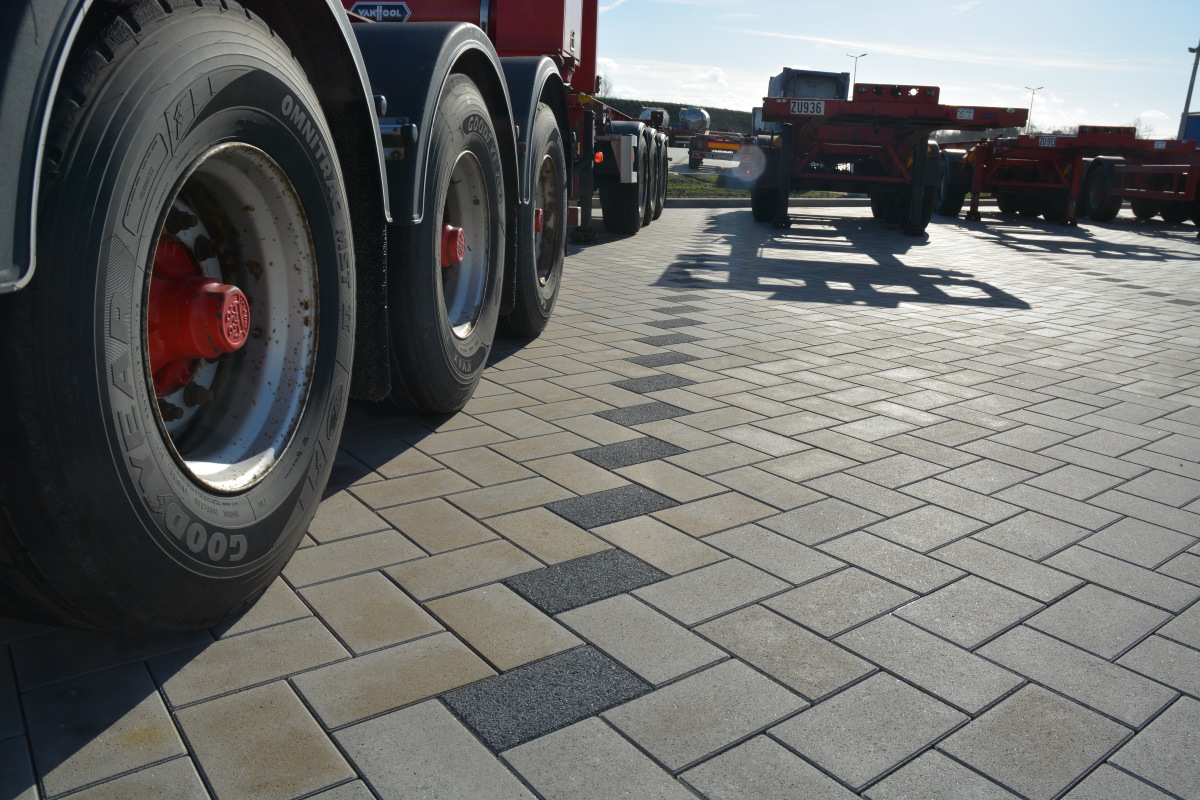 Besonderes Pflaster für schwere Laster - THIS – Tiefbau Hochbau ...
