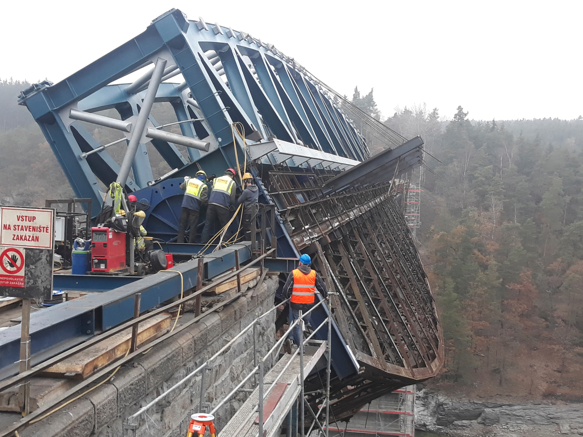 Gelungene Brücken-Rotation - THIS – Tiefbau Hochbau Ingenieurbau ...