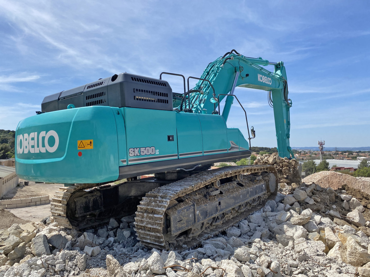 Die Kobelco Riesen THIS Tiefbau Hochbau Ingenieurbau Strassenbau