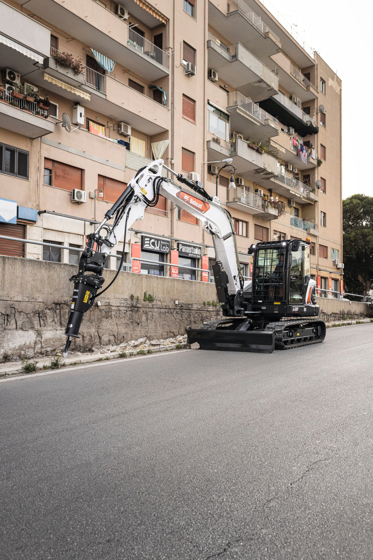 Neuer 8-Tonnen-Bagger der R2-Serie - THIS – Tiefbau Hochbau ...