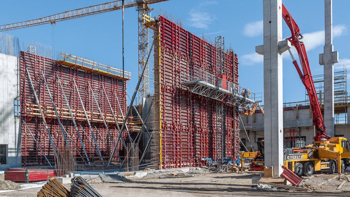 Peri Maximo im Einsatz bei Mercedes-Benz - THIS – Tiefbau Hochbau ...