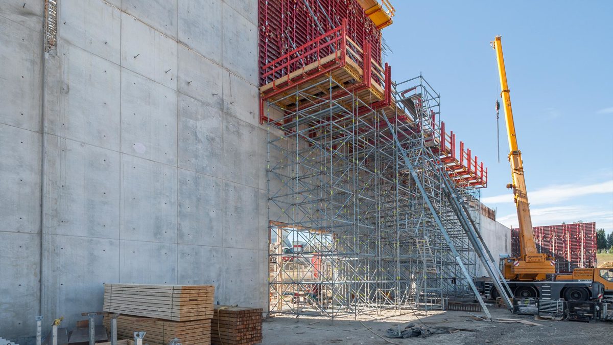 Peri Maximo im Einsatz bei Mercedes-Benz - THIS – Tiefbau Hochbau ...