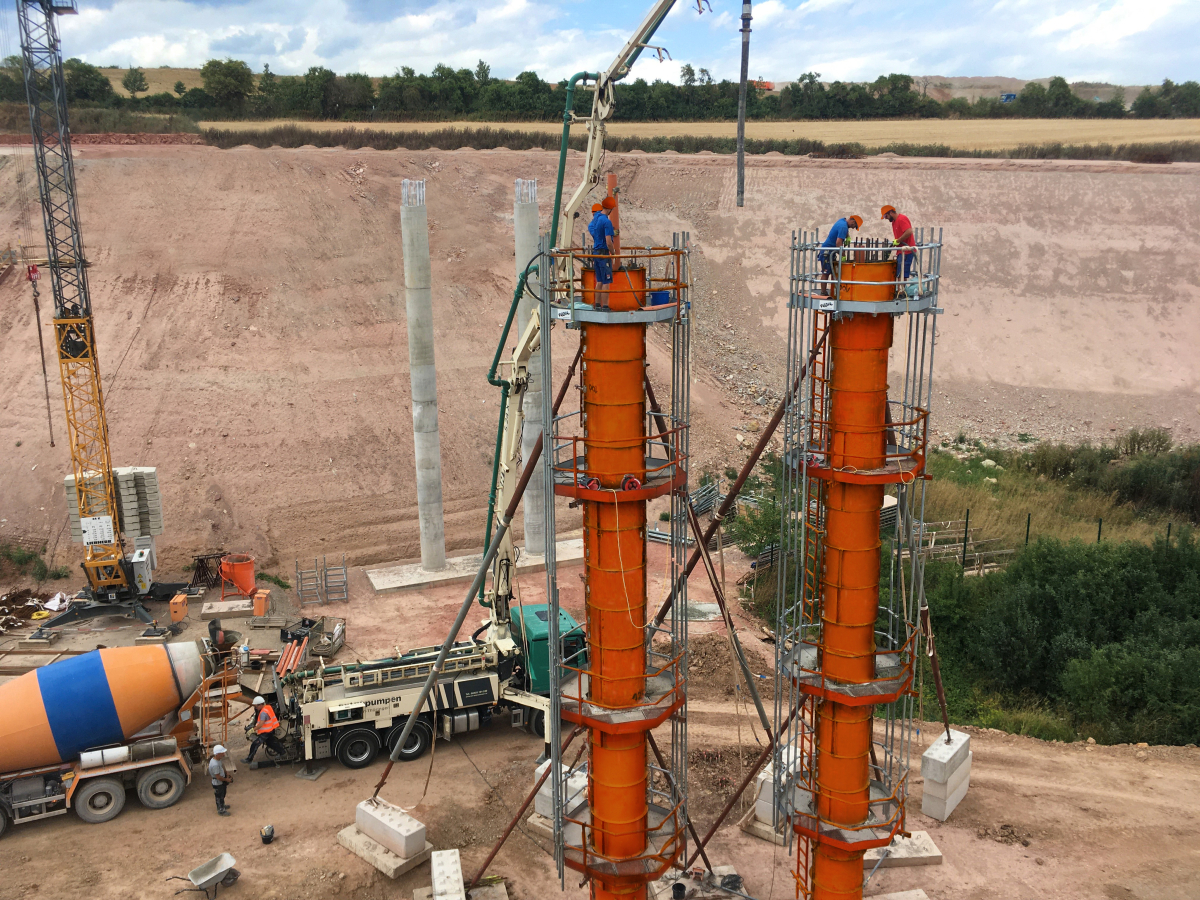 Schlanke Pfeiler für Autobahnbrücke der neuen A 44 - THIS – Tiefbau ...