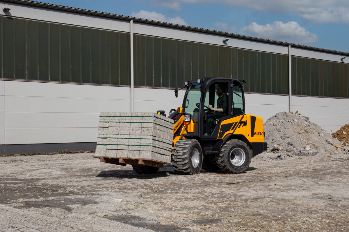 Neuer Kompaktlader für den GaLaBau - THIS – Tiefbau Hochbau Ingenieurbau Strassenbau