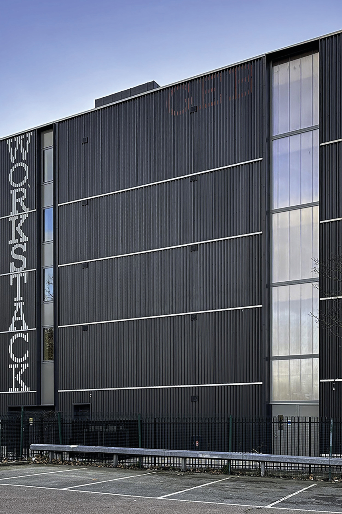 Viel Raum auf wenig Fläche: WorkStack stapelt hoch - THIS – Tiefbau Hochbau Ingenieurbau Strassenbau