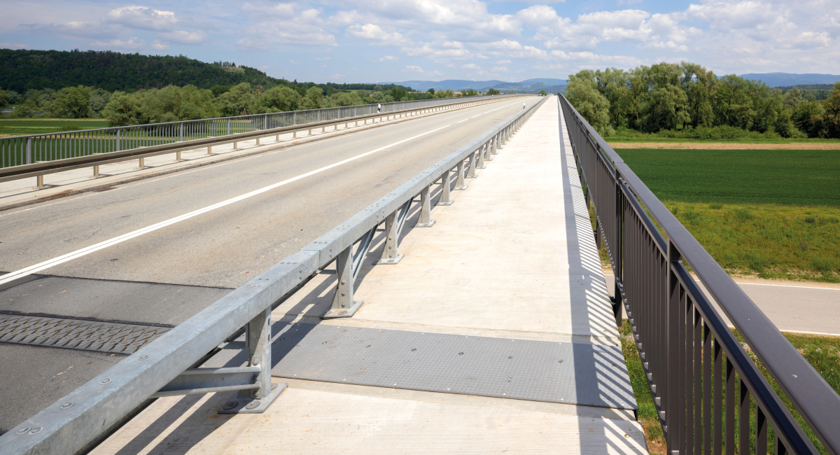 Verbreiterung einer Donau-Brücke - THIS – Tiefbau Hochbau Ingenieurbau Strassenbau